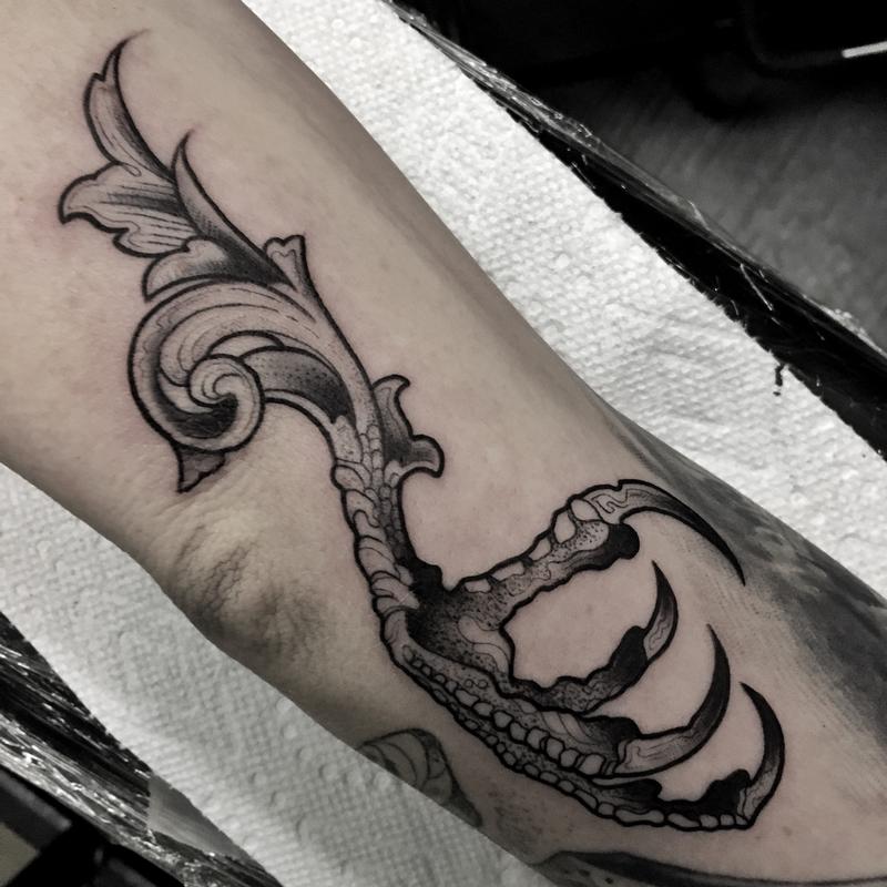 Blackwork Talon by Matt Murray: TattooNOW