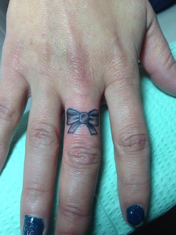 Bow Tattoo Finger