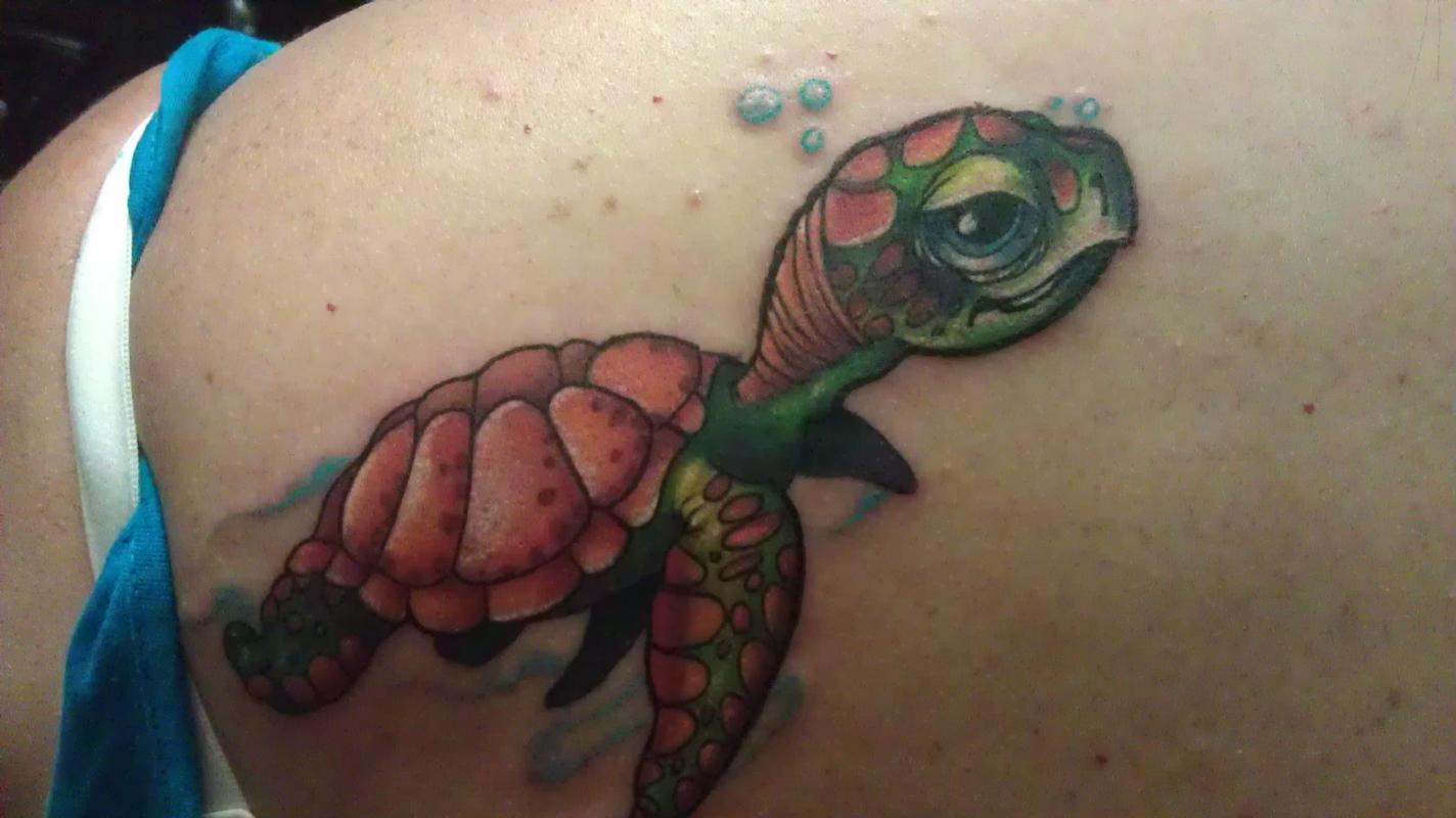 a colorful little turtle tattoo by Mario Rosenau: TattooNOW