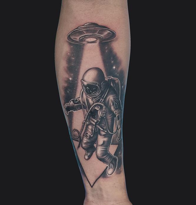 Astronaut UFO by Marc Durrant: TattooNOW Astronaut UFO by Marc Durrant: TattooNOW